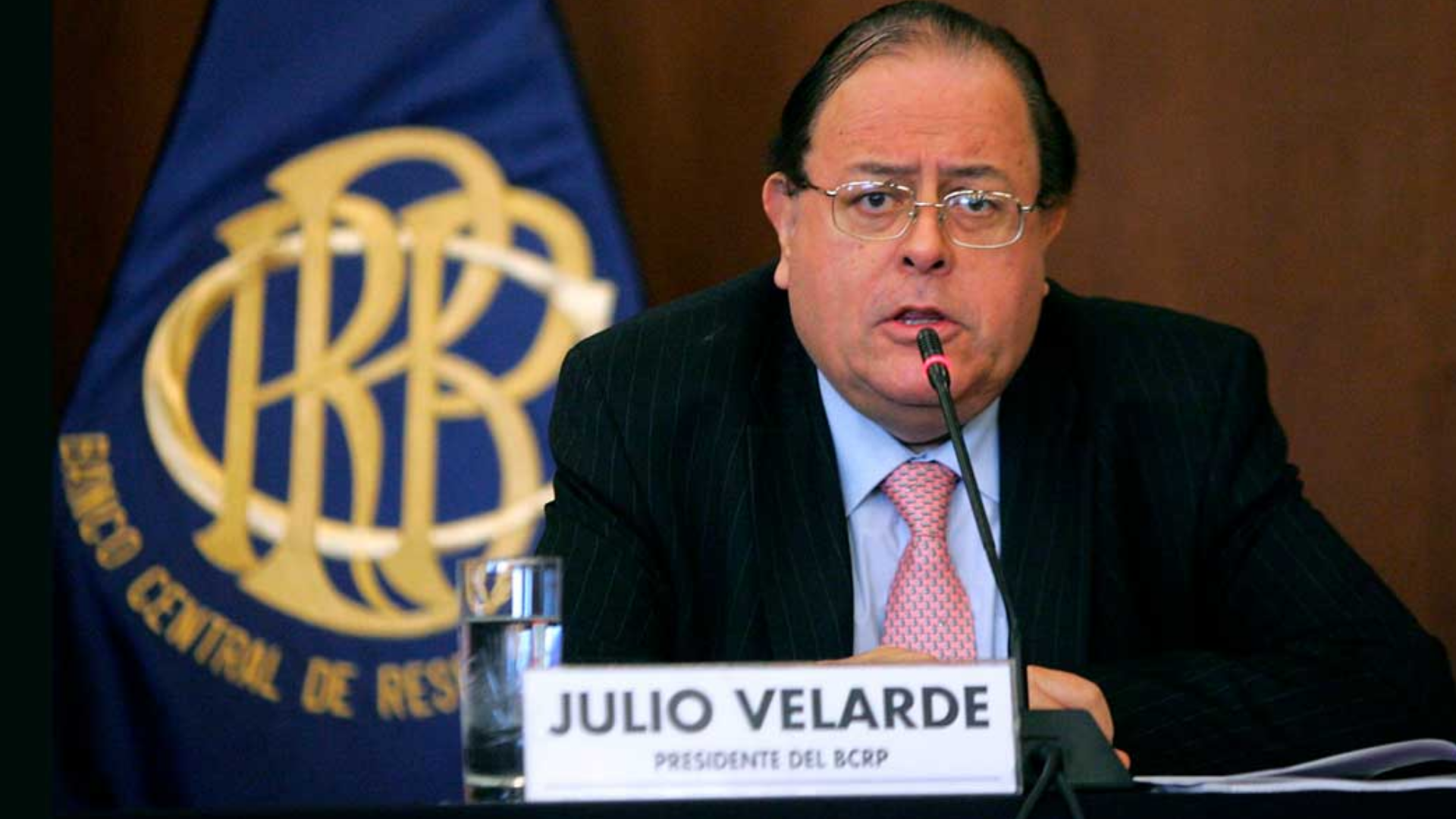 Julio Velarde : "El crecimiento en una región está siendo un poco mejor ...